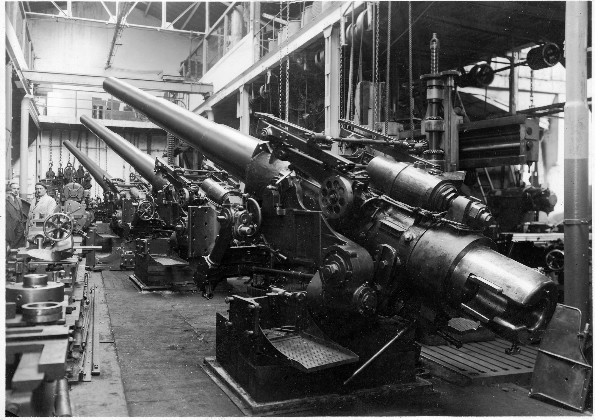 Naval guns, manufacture and mounting